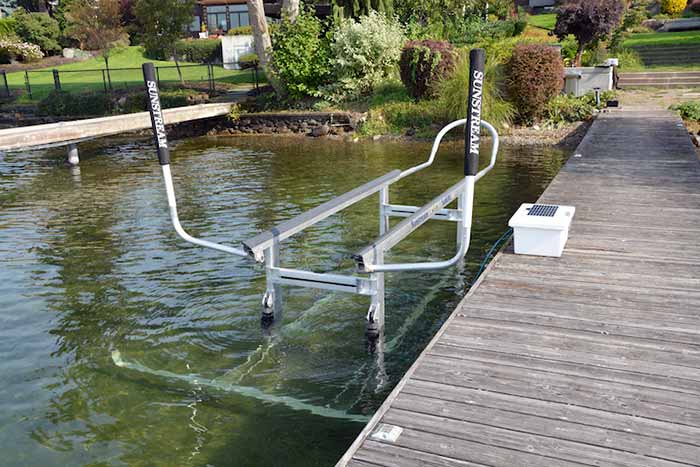 Sunstream Updates Free-Standing Hydraulic Boat Lift | BoatUS Sunstream Updates Free-Standing Hydraulic Boat Lift | BoatUS