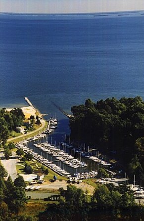 BoatUS Cooperating Marina - Flag Harbor Yacht Haven